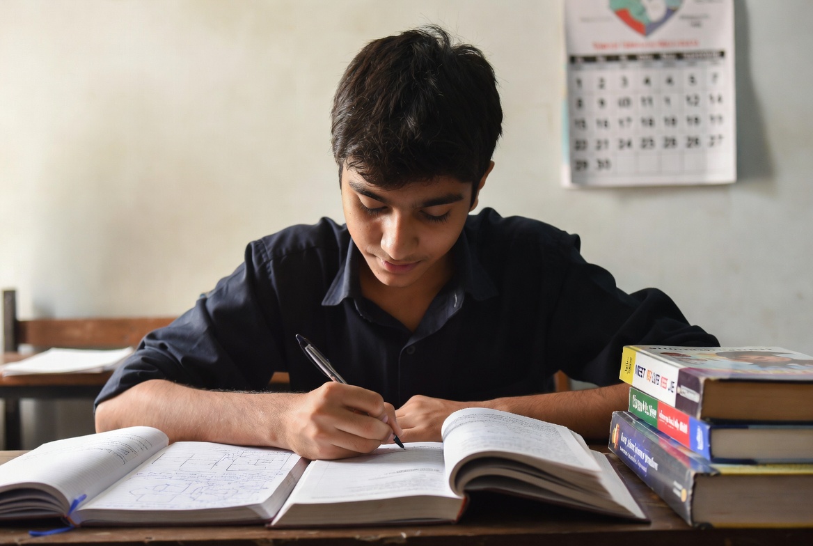 Hard Work vs Smart Work: Which Leads to NEET/JEE Success? | TOPPERS